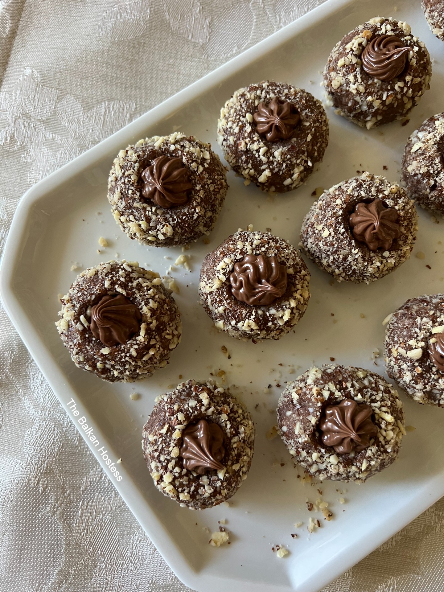 Lešnik Gnezda/"Hazelnut Nests" Cookies - The Balkan Hostess
